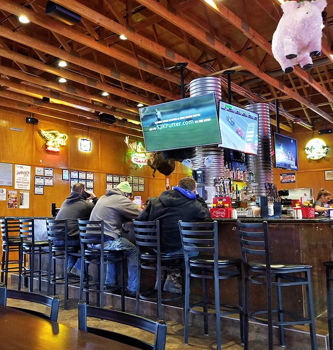 The patio at Jethro's – where fresh air enhances appetite and landscaping provides the perfect backdrop for pre-meal anticipation.