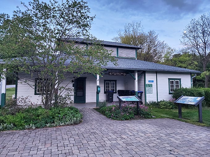 The visitor center that says, "Yes, we're small, but we've got stories that would make your GPS jealous."