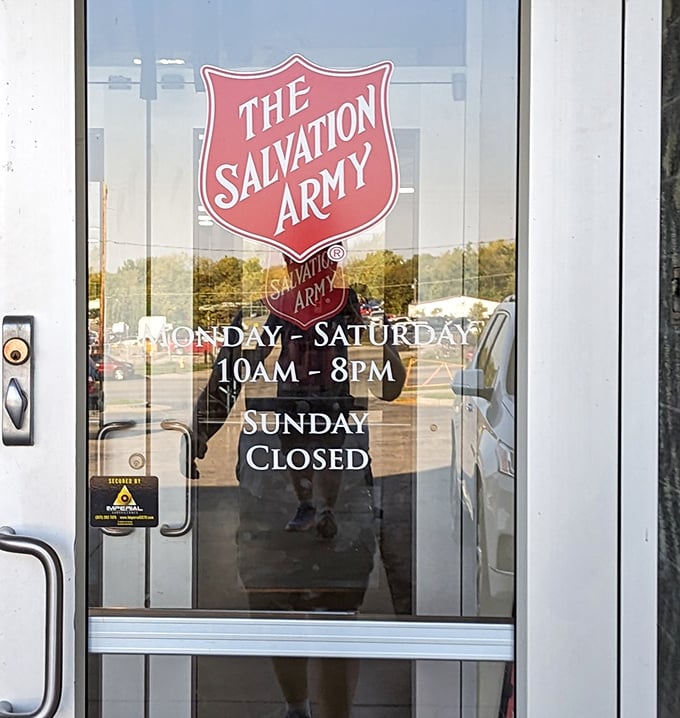 Store hours posted clearly—the thrifter's equivalent of knowing when the fishing is good. Closed Sundays for even bargains need a day of rest.