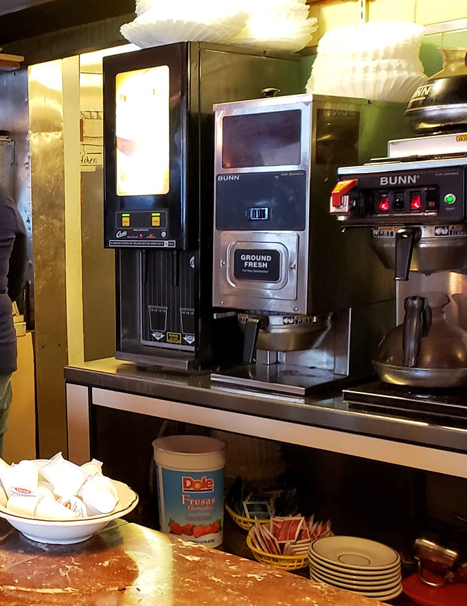 The coffee station—command central for morning revival. That "Ground Fresh" label isn't just a promise, it's the diner's sacred oath.