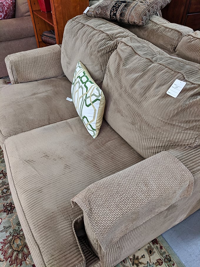 This sectional sofa has seen some living but has plenty more to give. Perfect for Netflix marathons or unexpected overnight guests.