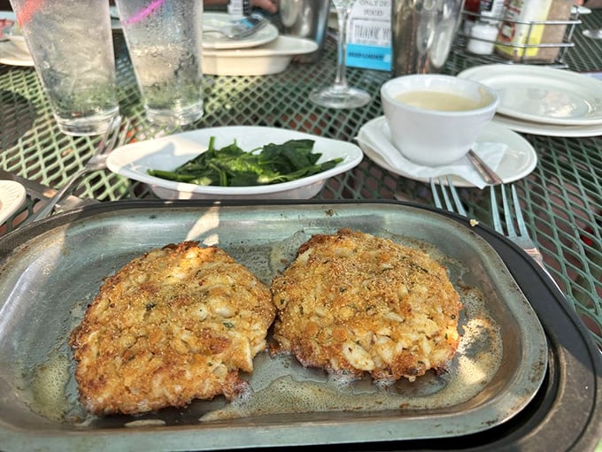 These golden crab cakes aren't just appetizers—they're discs of oceanic delight that would make Maryland proud, served 1,200 miles from the nearest coast.