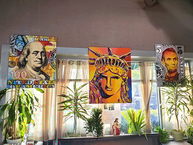 Pop art presidents and Lady Liberty watch over diners—patriotism never looked so colorful or made you so hungry.