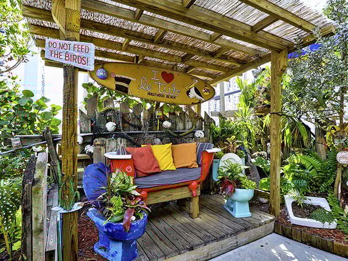 Even the garden seating area embraces Le Tub's quirky bathroom fixture theme. That blue toilet planter might be the most Florida thing ever.