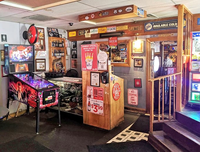 The host station doubles as an entertainment zone – because when waiting for a Thurman burger, even pinball seems like a reasonable distraction.