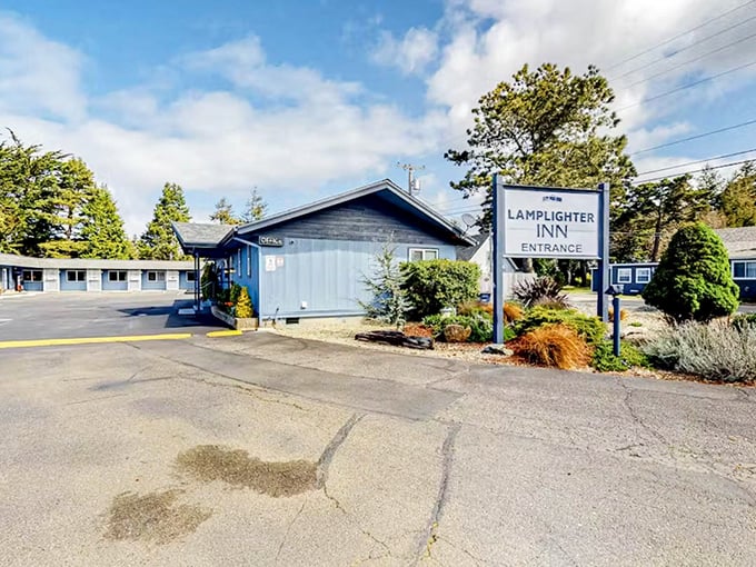 The Lamplighter Inn offers that quintessential coastal lodging experience – unpretentious comfort just minutes from Bandon's natural wonders.