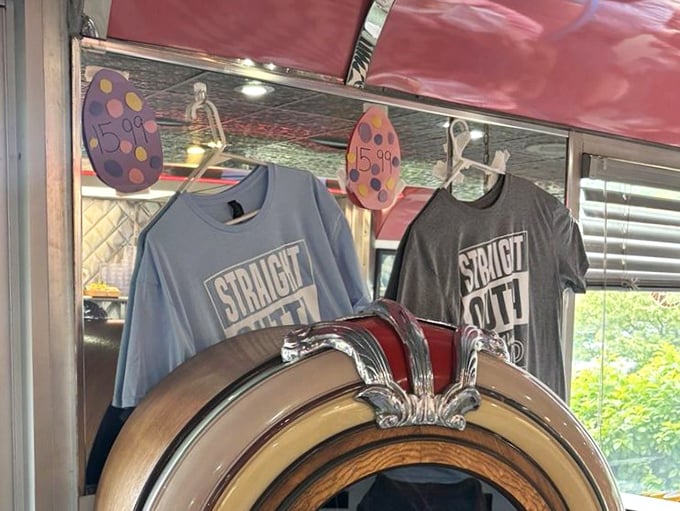 Even the merchandise gets in on the retro action, because who doesn't need a diner t-shirt?