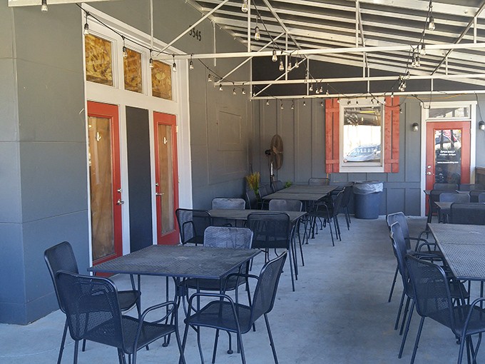 The outdoor patio – where smoke-kissed meat meets fresh air, creating what scientists call "the perfect lunch equation."