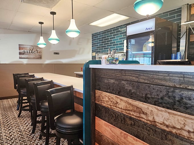Bar seating that invites conversation—with your dining companion, with the staff, or with the friendly stranger who swears by the Western omelet.