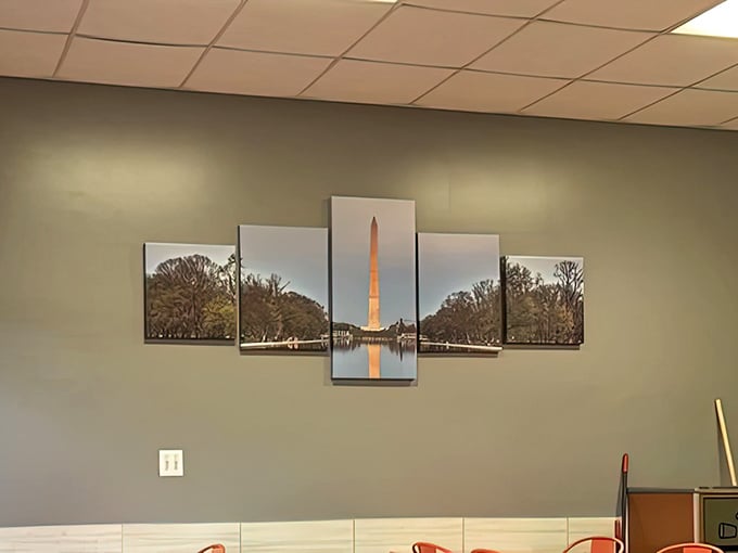 A nod to nearby DC with wall art featuring the Washington Monument—a reminder you're in Virginia, even as your taste buds visit the South.