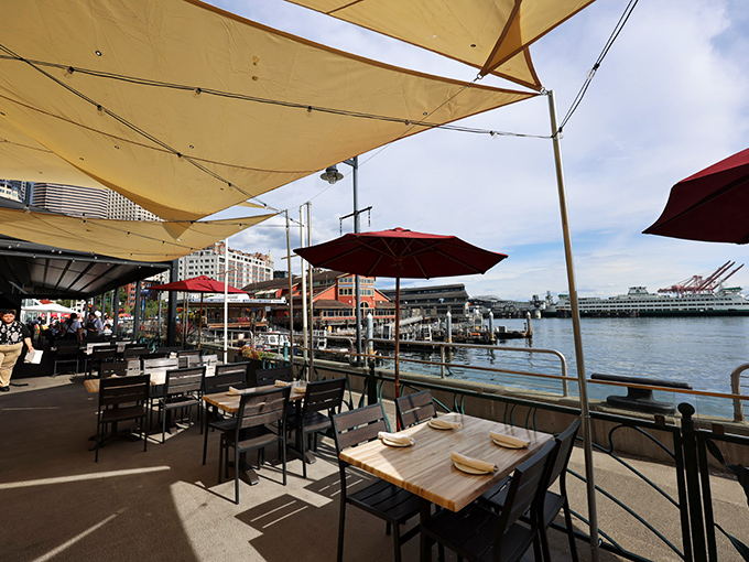Dining waterfront at Elliott's means your seafood practically waves goodbye to its relatives swimming in Elliott Bay.