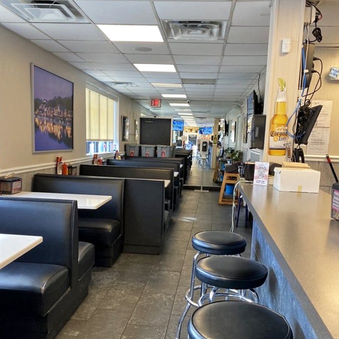 Classic diner booths – the perfect setting for the serious business of sandwich consumption and post-meal satisfaction.
