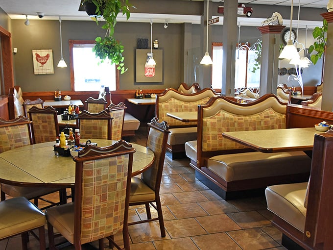 These booths have witnessed countless family celebrations, first dates, and regular Tuesday breakfasts—if they could talk, what stories they'd tell!