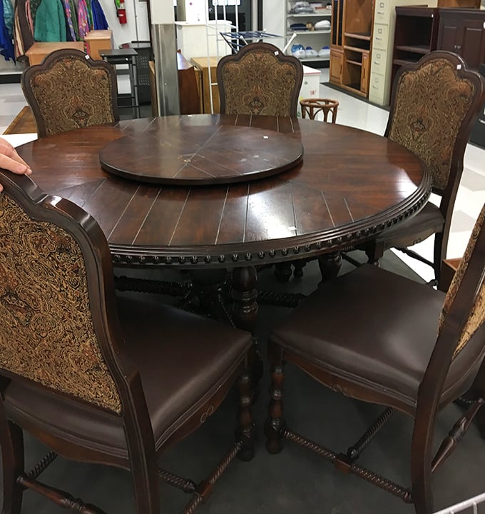 This dining set has probably hosted hundreds of family dinners and is ready for hundreds more—at a fraction of what you'd pay new.