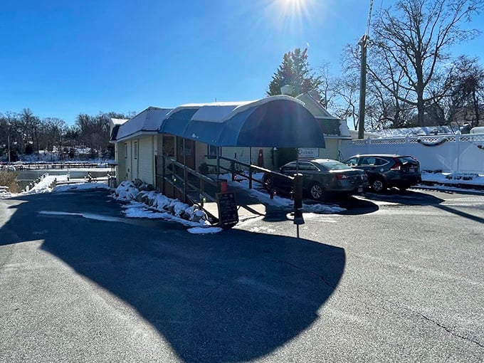 Even in winter, Donnelly's stands ready to warm you with seafood comfort – Mother Nature's cold shoulder gets the cold shoulder here.