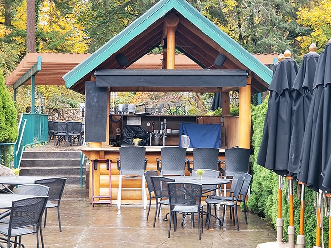 The outdoor bar – where fresh air and fresh drinks create memories that last longer than your suntan.