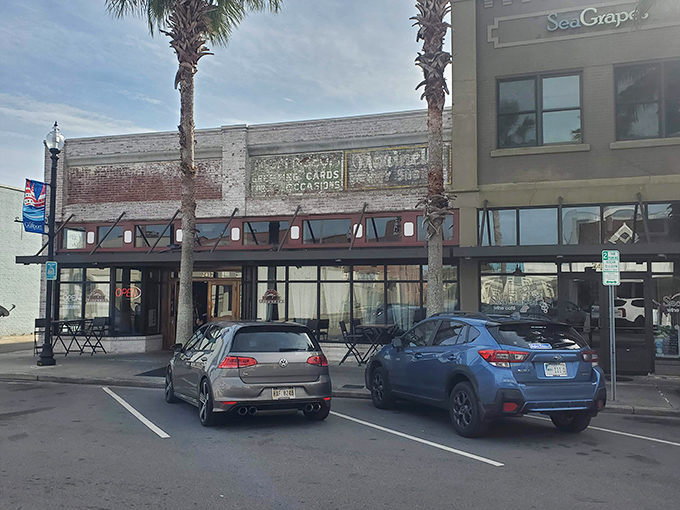 Palm trees framing the entrance tell you this isn't your typical Northern pizzeria—this is Gulf Coast Italian style.
