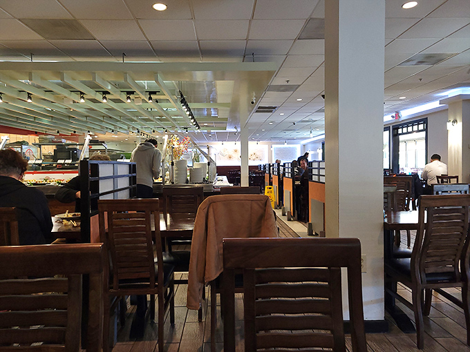 Comfortable seating designed for the long haul – because all-you-can-eat is both a promise and a challenge.