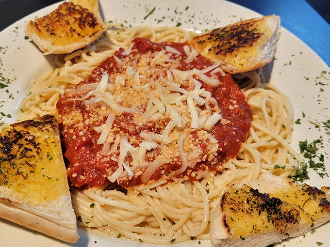 Spaghetti that could make an Italian grandmother nod in approval—now that's saying something.