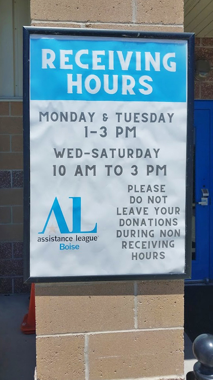 Even the donation hours sign has personality – a gentle reminder that good timing makes for better giving.