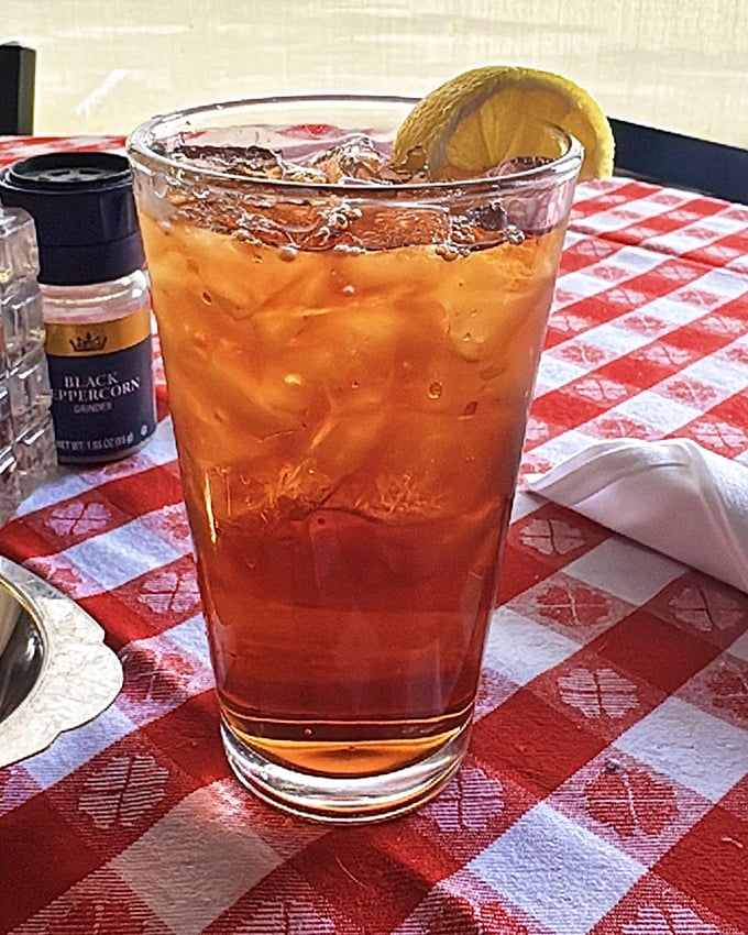 Sweet tea in the South isn't just a beverage—it's practically a constitutional right. This amber elixir complements the savory beef like a longtime friend.