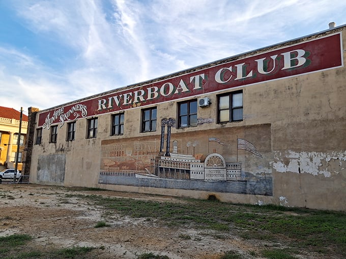 Auntie Skinner's Riverboat Club wears its history on its wall – literally – with a mural that recalls Jefferson's steamboat glory days.
