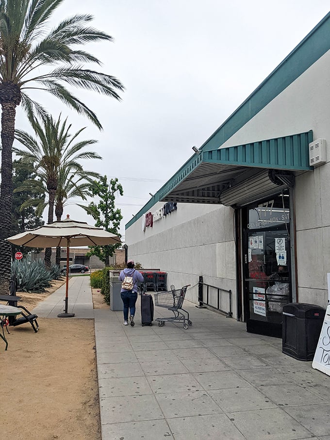 The California sunshine and palm trees create the perfect backdrop for that post-shopping stroll with your newfound treasures.