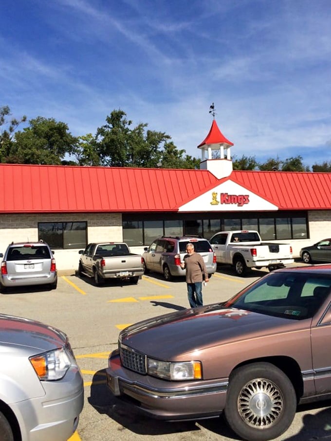 Some locations sport the iconic red roof – a beacon of comfort food that stands out against Pennsylvania's blue skies like a promise of satisfaction.