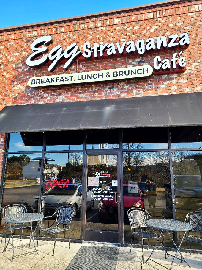 Morning sunshine and fresh air—the perfect appetizers for what awaits inside. These outdoor tables offer prime people-watching with your pancakes.