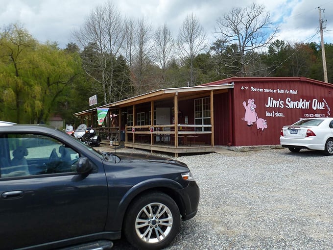 Even the parking lot has a certain rustic charm—the gravel crunching underfoot is just the opening act to the symphony of flavors awaiting inside.