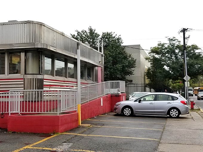 No valet parking or red carpet here—just honest asphalt where hungry patrons have been pulling up for decades.
