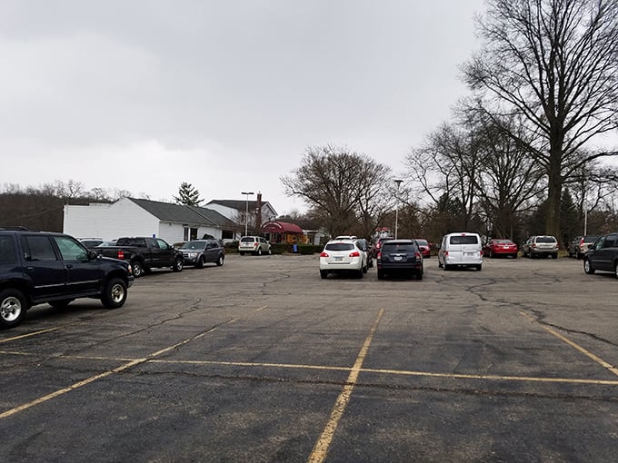 The parking lot tells the story – full spaces mean full stomachs are in your future.