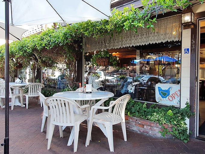 Vine-covered patio seating lets you enjoy your pancakes al fresco under California sunshine – Europe never looked this sunny.