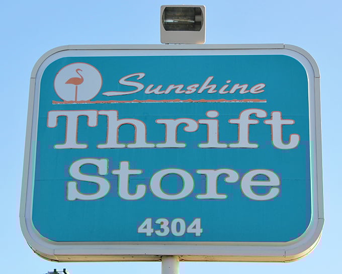 The sign that launched a thousand bargains – simple, straightforward, and as Florida as an alligator wearing sunscreen.