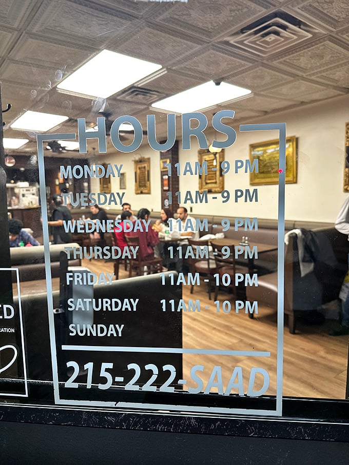 Posted hours that accommodate both early birds and night owls – democracy in action, restaurant edition.