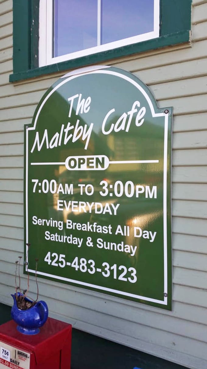 Open 7 AM to 3 PM daily, serving breakfast all day on weekends—basically someone understood that breakfast foods shouldn't be restricted by arbitrary time constraints.