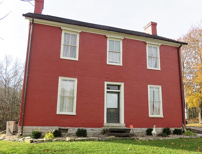 The William Proctor House shows that elegant homes existed long before open floor plans became mandatory everywhere.