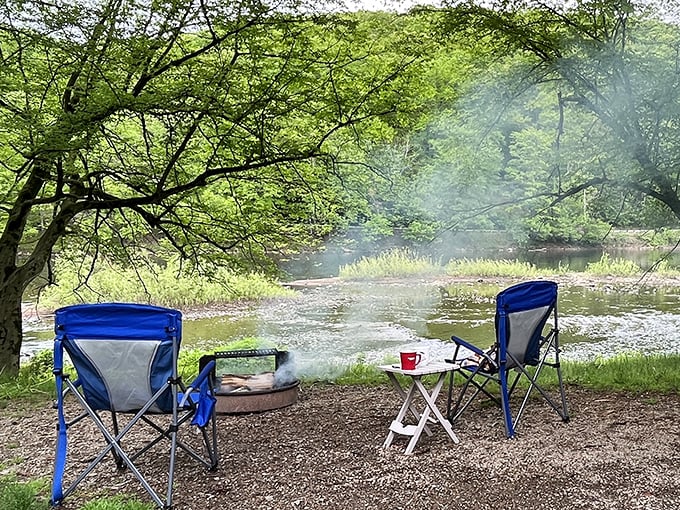 The perfect riverside office setup—where your only urgent messages are from birds and your coffee break views are unmatched.