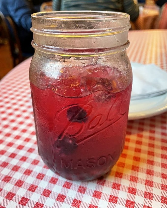 Sweet tea served in a Mason jar – because in Ohio, proper hydration comes with a side of tradition and charm.