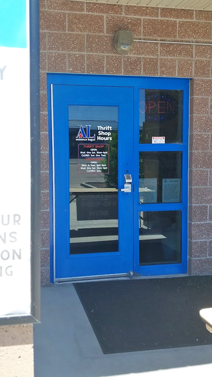 The bright blue entrance door serves as a portal between everyday life and the parallel universe of secondhand possibilities.