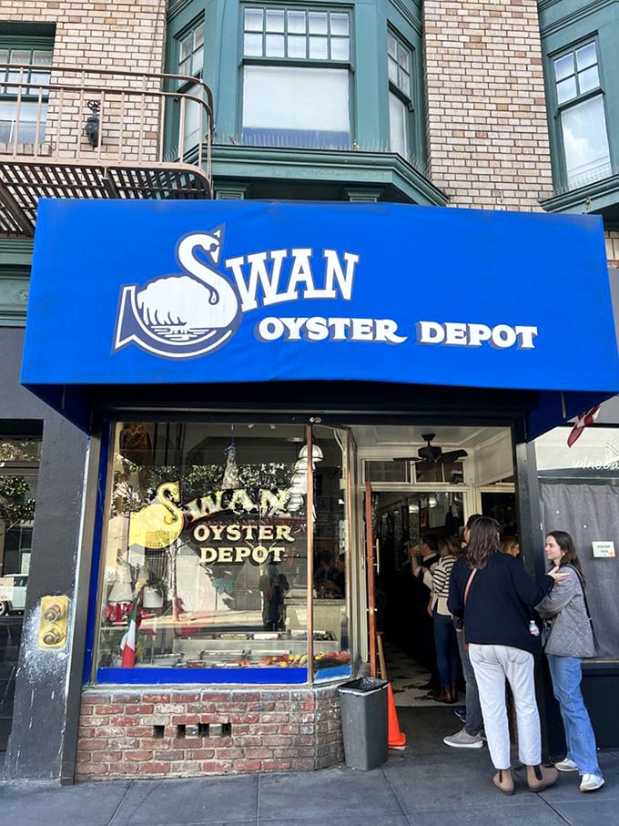 The entrance to seafood nirvana – where patient pilgrims gather daily, knowing that good things come to those who wait… in this particular line.