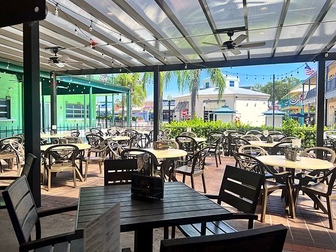 The covered patio offers al fresco dining without the Florida sun trying to cook you as thoroughly as the pizzas inside.