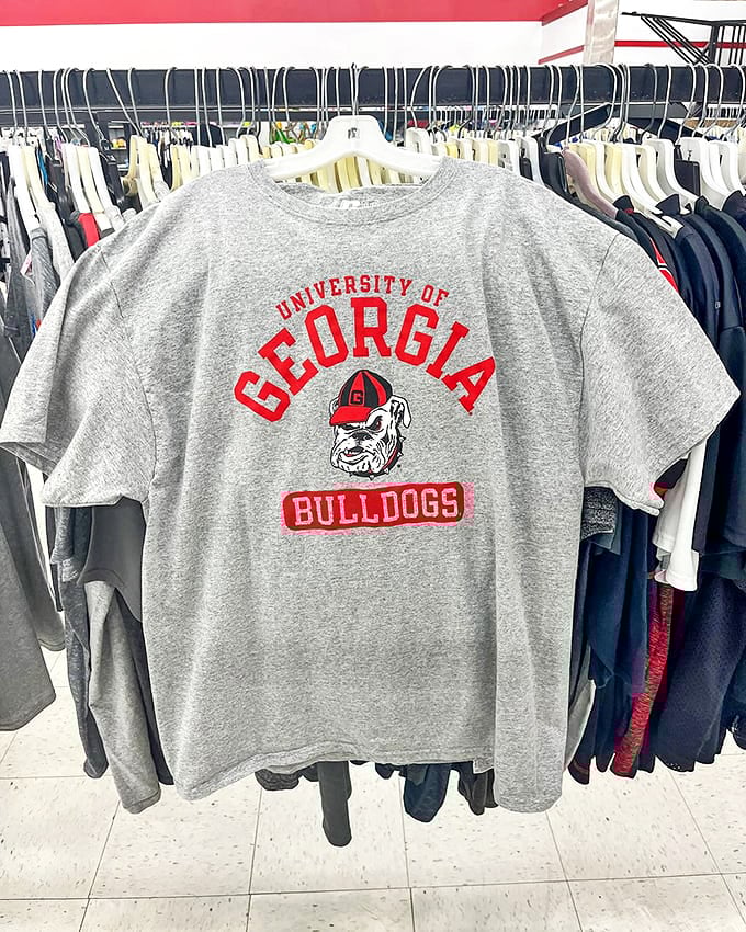Go Dawgs! College spirit never goes out of style in Georgia. This gently-used UGA t-shirt still has plenty of gamedays left in it.