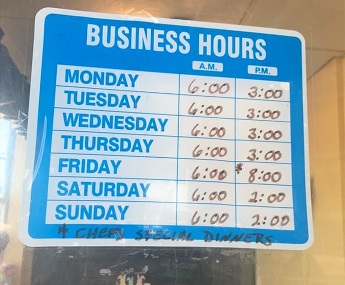 Those business hours reveal the secret to success – open early enough for farmers and late enough for the Friday dinner crowd.