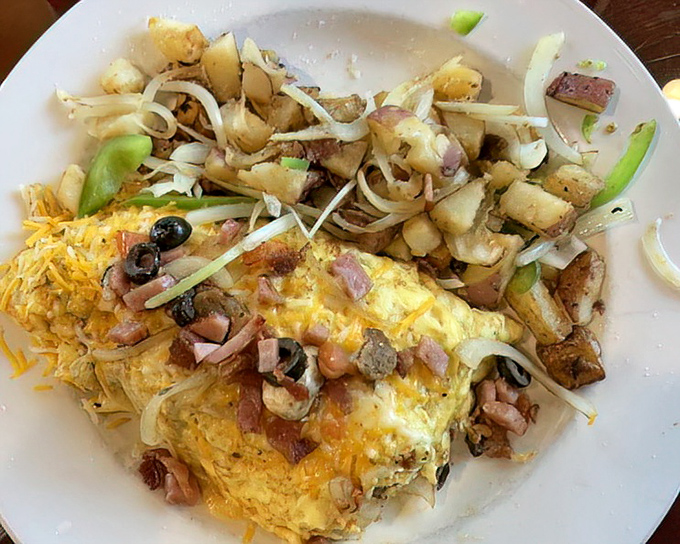 The 49er Omelet – where eggs meet vegetables in a harmonious relationship that puts most reality TV romances to shame.