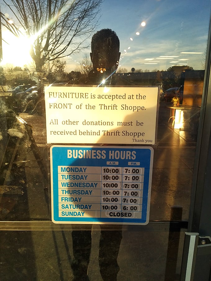 The rules of engagement clearly posted. These business hours give you plenty of time to hunt for treasures six days a week.