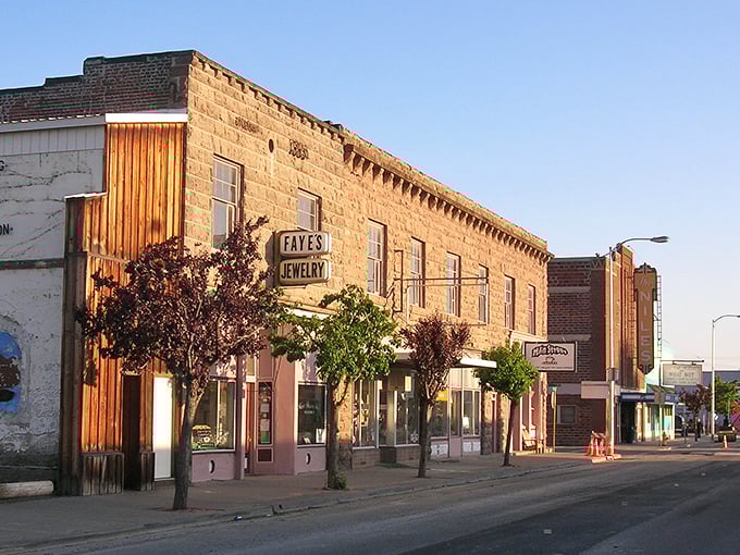 Downtown Alturas basks in golden hour light that photographers travel thousands of miles to capture. Those historic facades have weathered a century of change with grace.