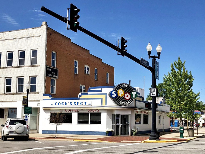 Standing proudly on the corner like it owns the block – because in the hearts of Sidney locals, it absolutely does.