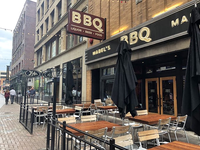 Al fresco dining with a side of Cleveland charm – where sidewalk seats offer front-row views to downtown deliciousness.