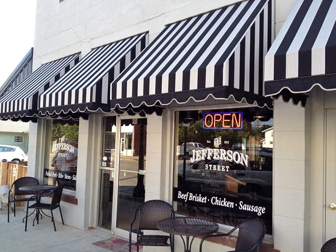 Even the exterior seating area seems to say, "Hurry up and get inside—the good stuff's waiting." Those black and white awnings are practically BBQ semaphore.